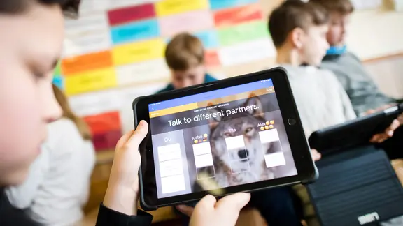 Niedersachsen will ab 2026 Leih-Tablets an Schulen bereitstellen | ndr.de