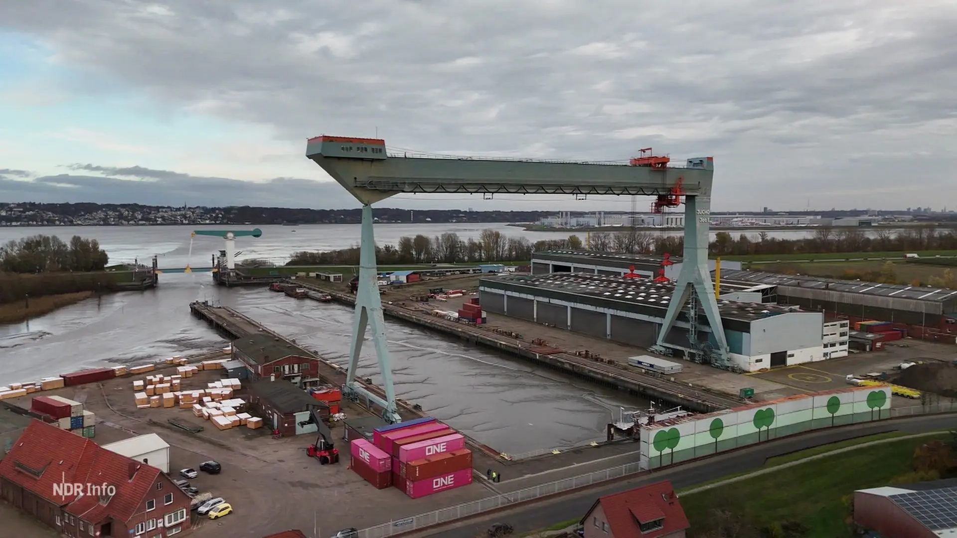 Hamburg ersteigert Werftgelände von Pella Sietas | ndr.de