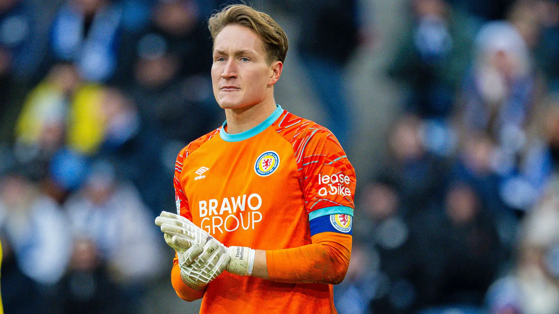 Eintracht-Keeper Hoffmann: "Es fühlt sich ein bisschen so lala an" | ndr.de