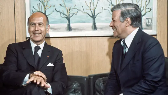 Helmut Schmidt - Eine Karriere in Bildern | ndr.de