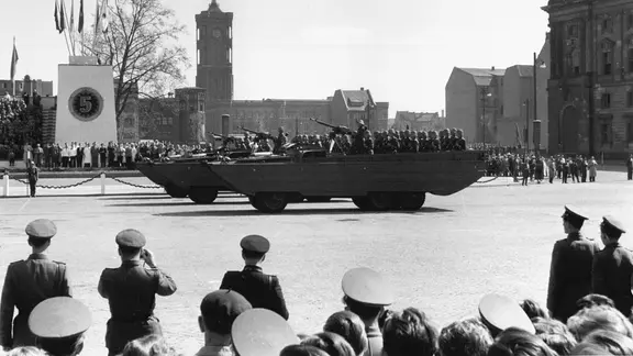 NVA: Die Geschichte der Nationalen Volksarmee der DDR | ndr.de