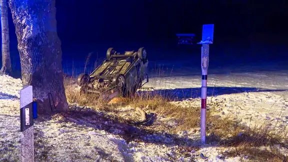 Wegen Eisgangs: Elbfähre bei Glückstadt außer Betrieb | ndr.de