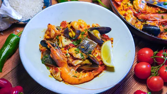 Paella mit Meeresfrüchten | ndr.de
