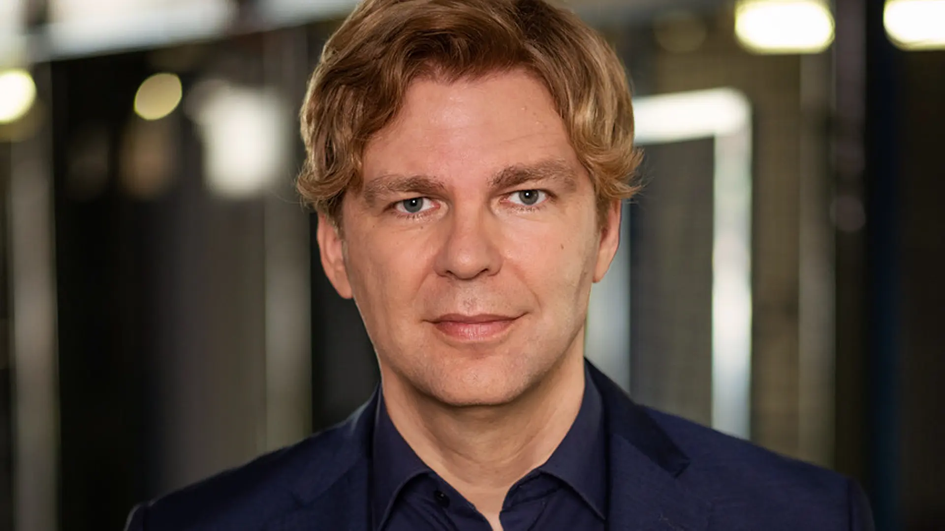 Journalismusforscher Steinbrecher: "Transparenz schaffen" | ndr.de