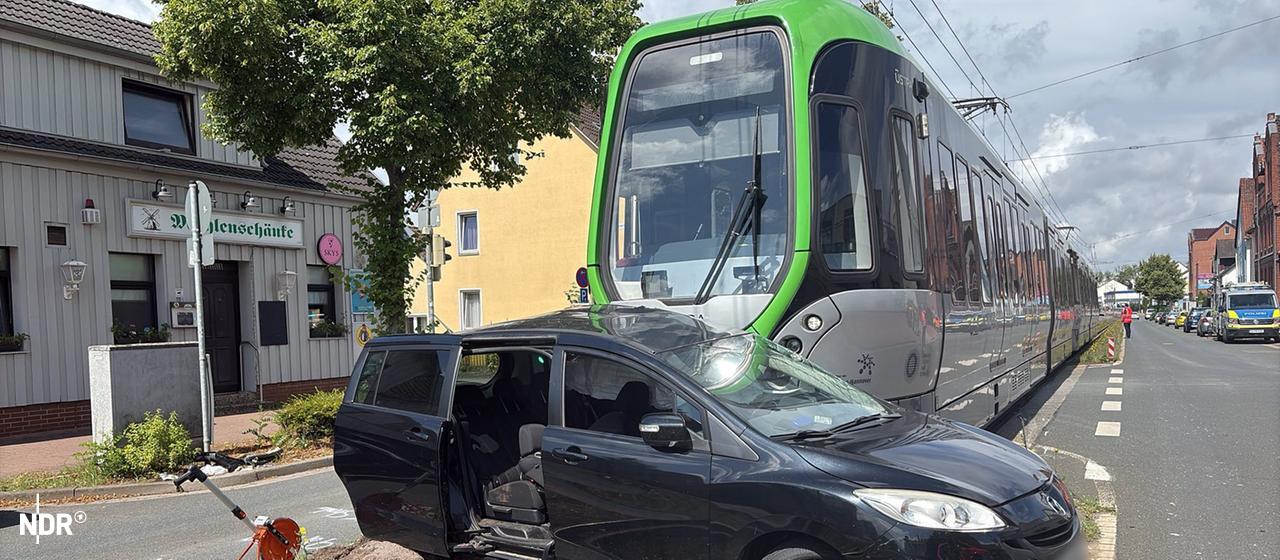 Stadtbahn kollidiert in Laatzen mit Familienauto: Fünf Verletzte | tagesschau.de