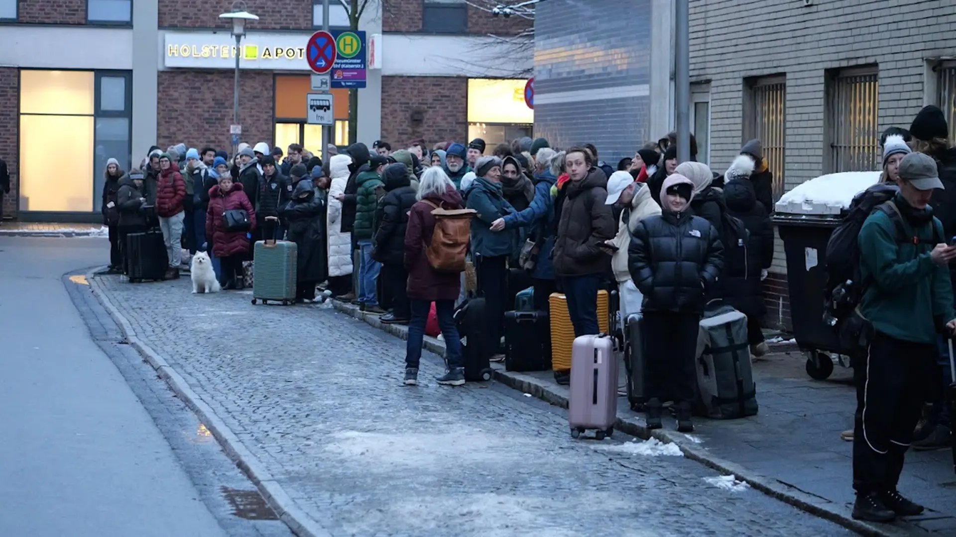 Winterwetter: Züge rollen nach Chaos in SH wieder | ndr.de