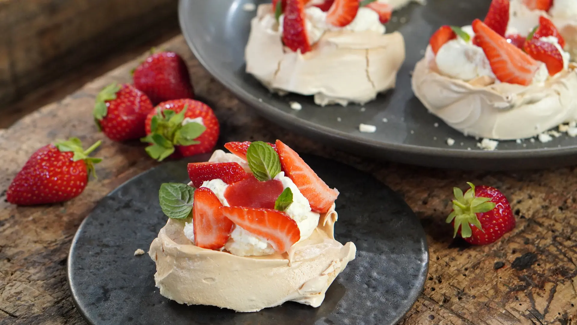 Pavlova mit Mascarpone-Creme und Erdbeeren | ndr.de