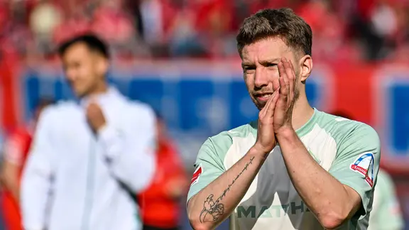 Routinier Weiser verlängert Vertrag bei Werder Bremen | ndr.de