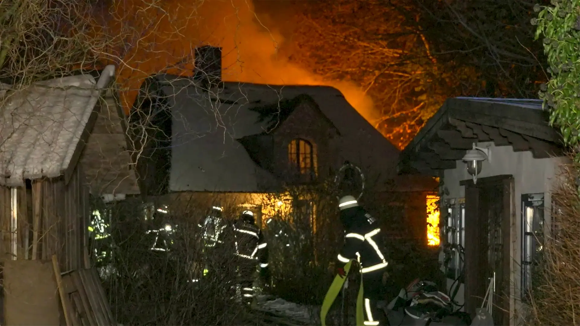 Reetdachhaus in Kudensee abgebrannt | ndr.de