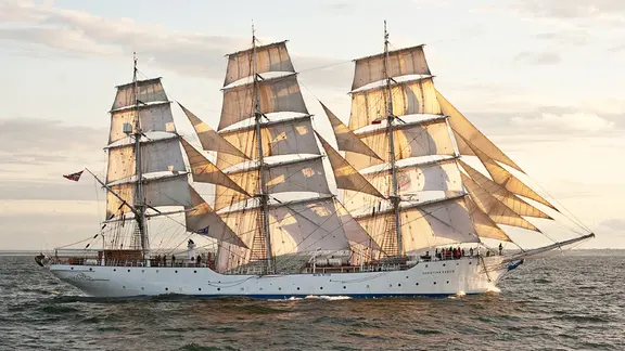 "Christian Radich": Weißer Segler aus Norwegen | ndr.de