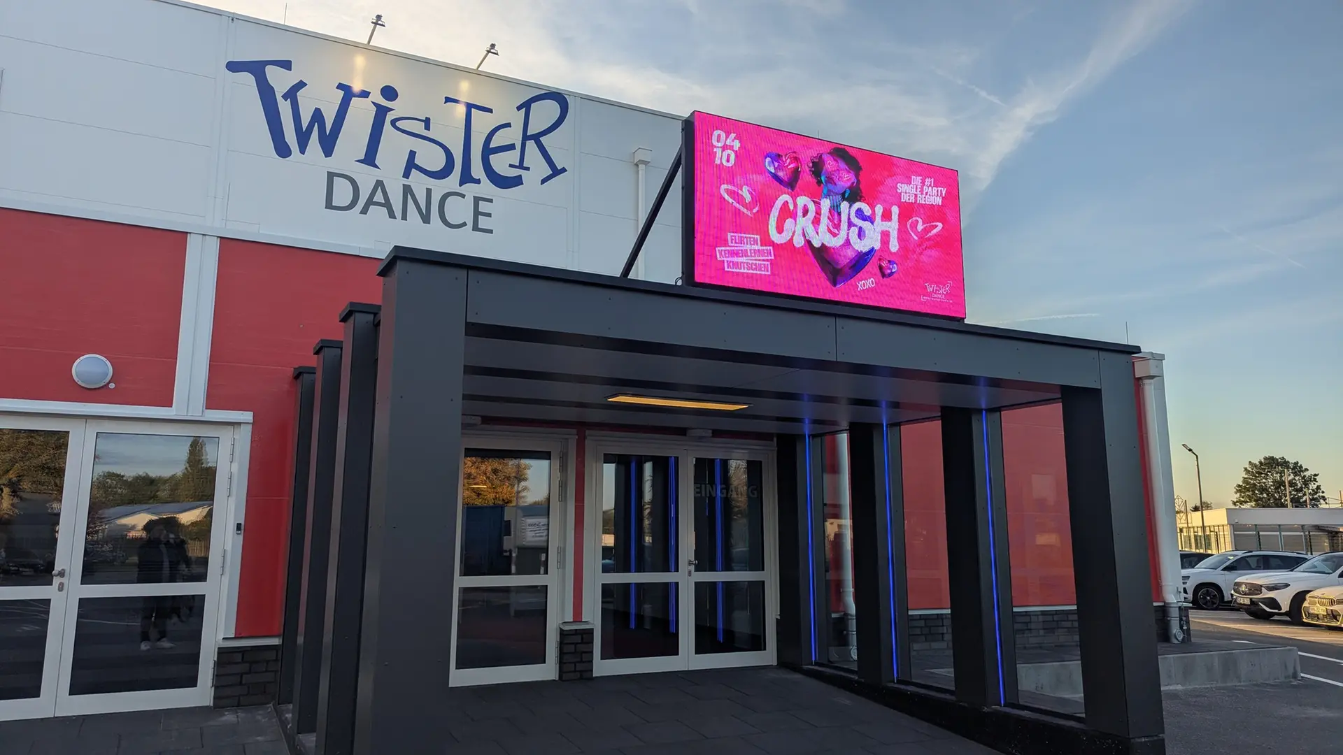 Nach verheerendem Brand: Kult-Disco "Twister" in Sande öffnet wieder ...