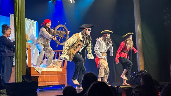 Kindermusical mit Gesellschaftskritik: "Anouk" feiert Premiere | ndr.de