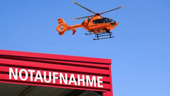 Rügen: Drei Verletzte bei Zustammenstoß von Bus und Auto | ndr.de
