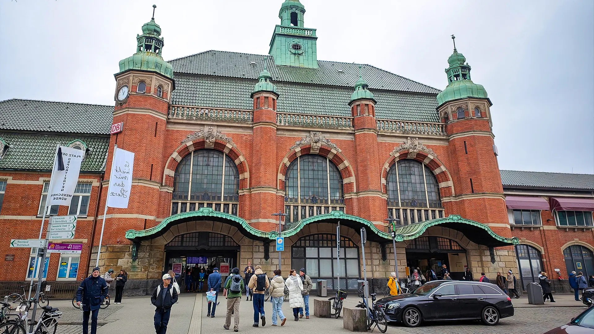 Raub am Lübecker Hauptbahnhof: Polizei sucht Täter | ndr.de