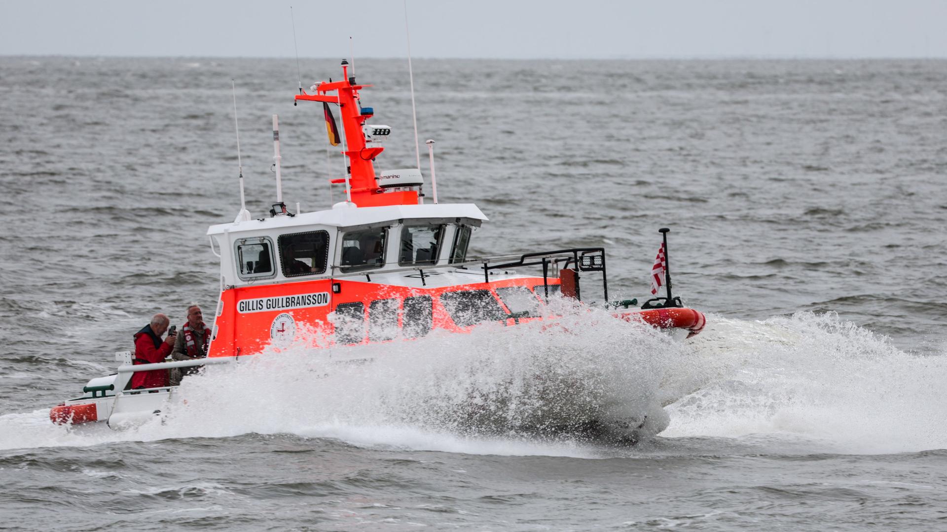Seemann vor Cuxhaven vermisst: Schiffe suchen eisiges Wasser ab ...