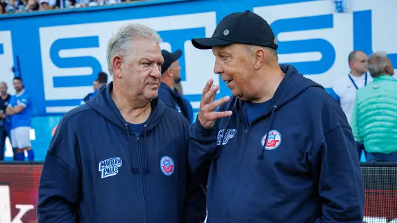 Viele Fußball-Legenden beim Flutlicht-Kick | ndr.de