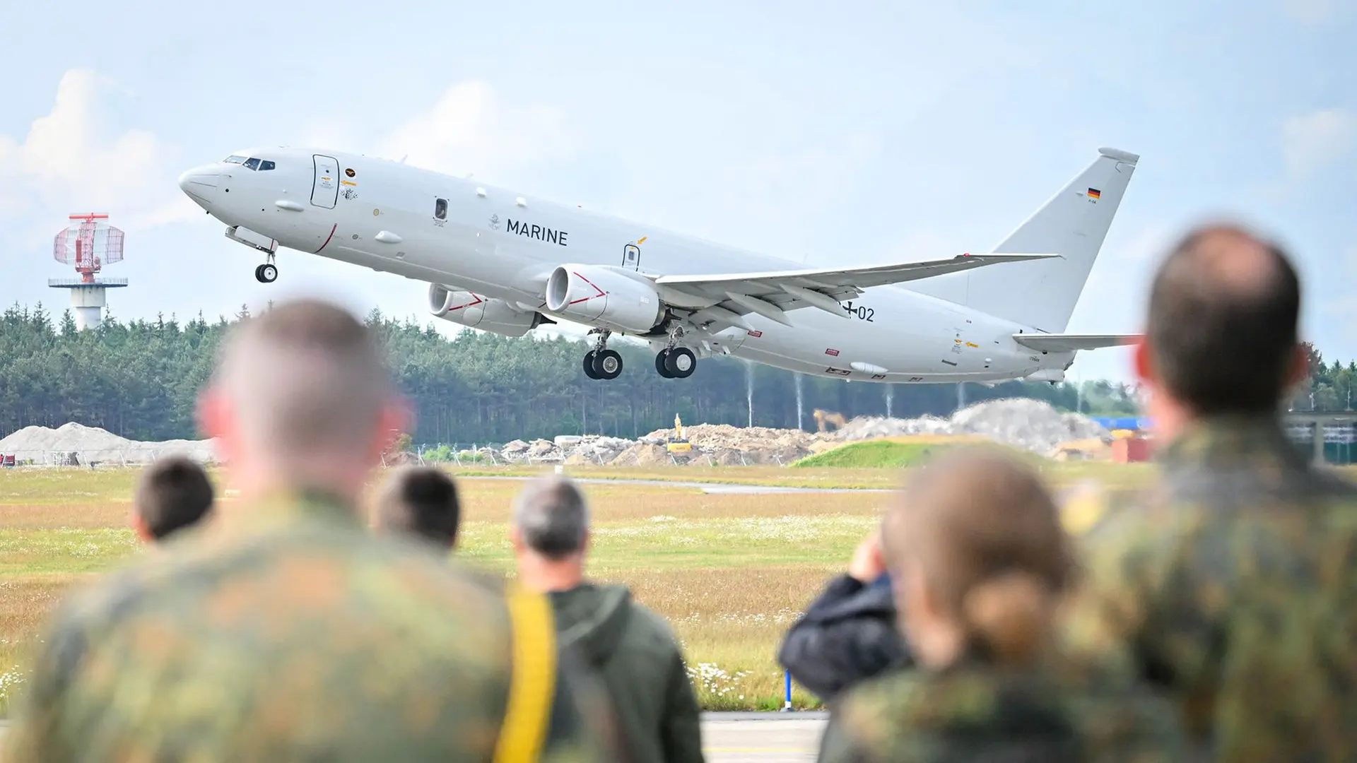 Tag der Bundeswehr: Soldaten stellen Luftwaffe, Heer und Marine vor ...