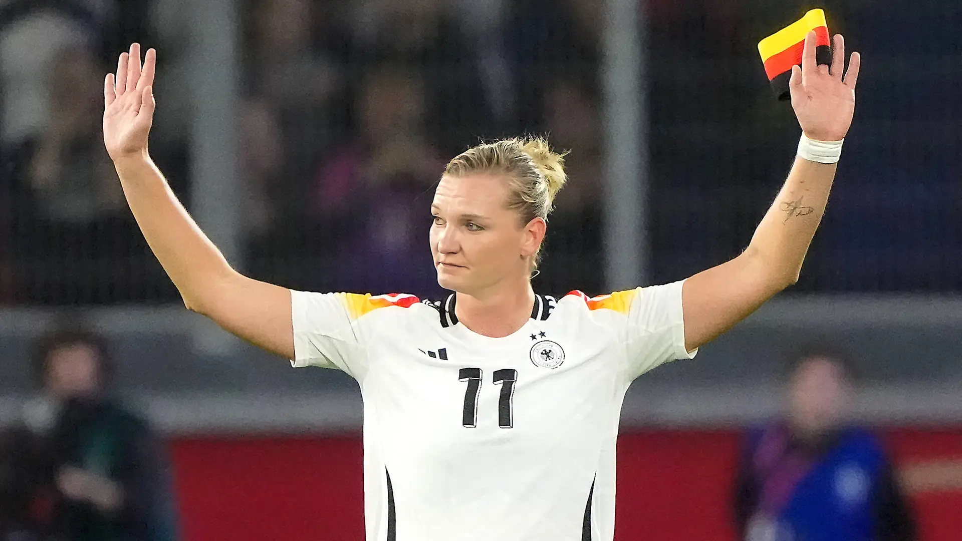 Alexandra Popp mit emotionaler Abschiedsvorstellung im DFB-Trikot | ndr.de