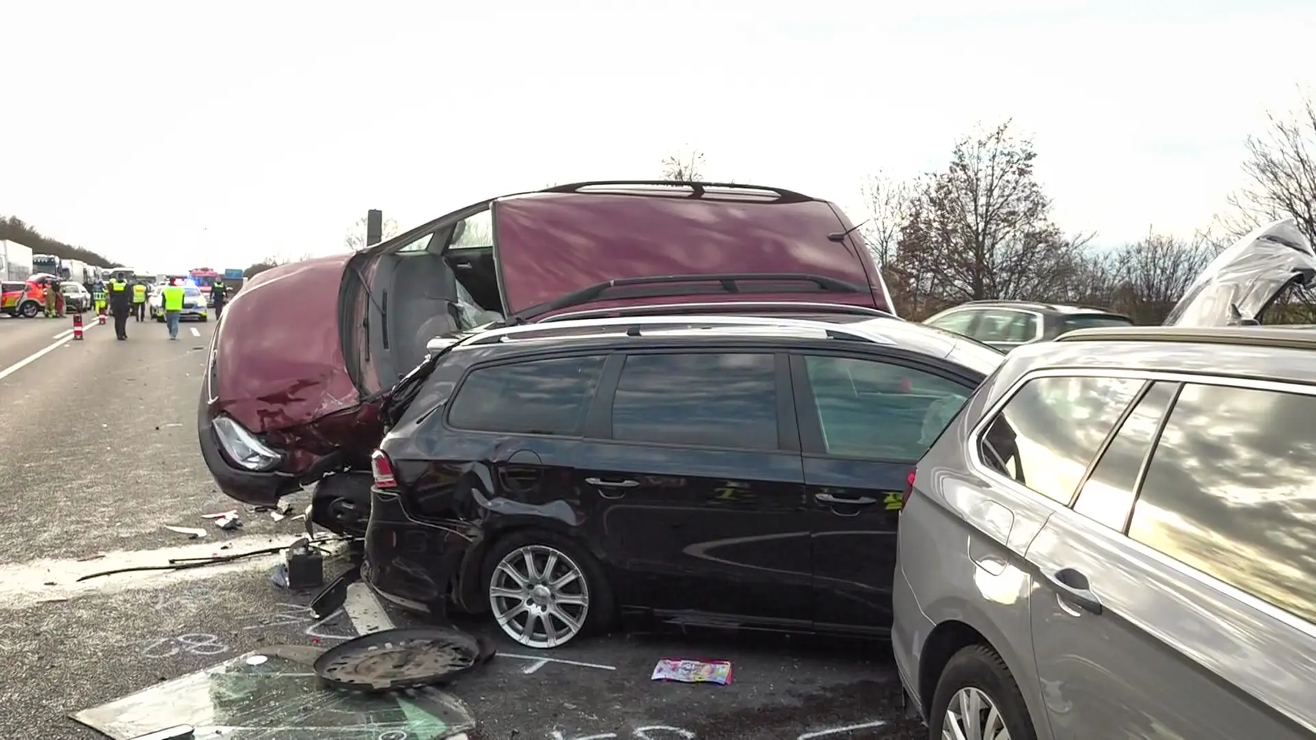 Unfall auf A2 mit fünf Fahrzeugen - kilometerlanger Stau | ndr.de