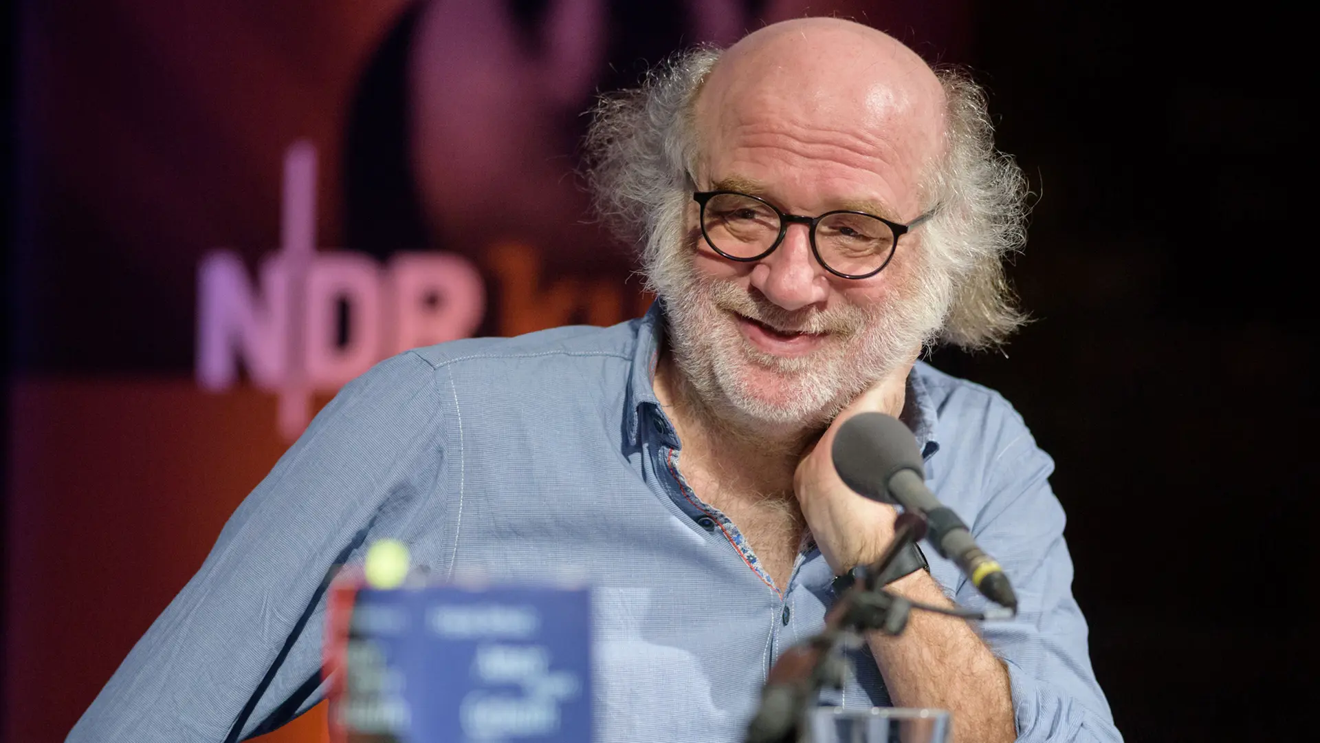 Der Norden liest: Frank Schulz stellt "Amor gegen Goliath" vor | ndr.de