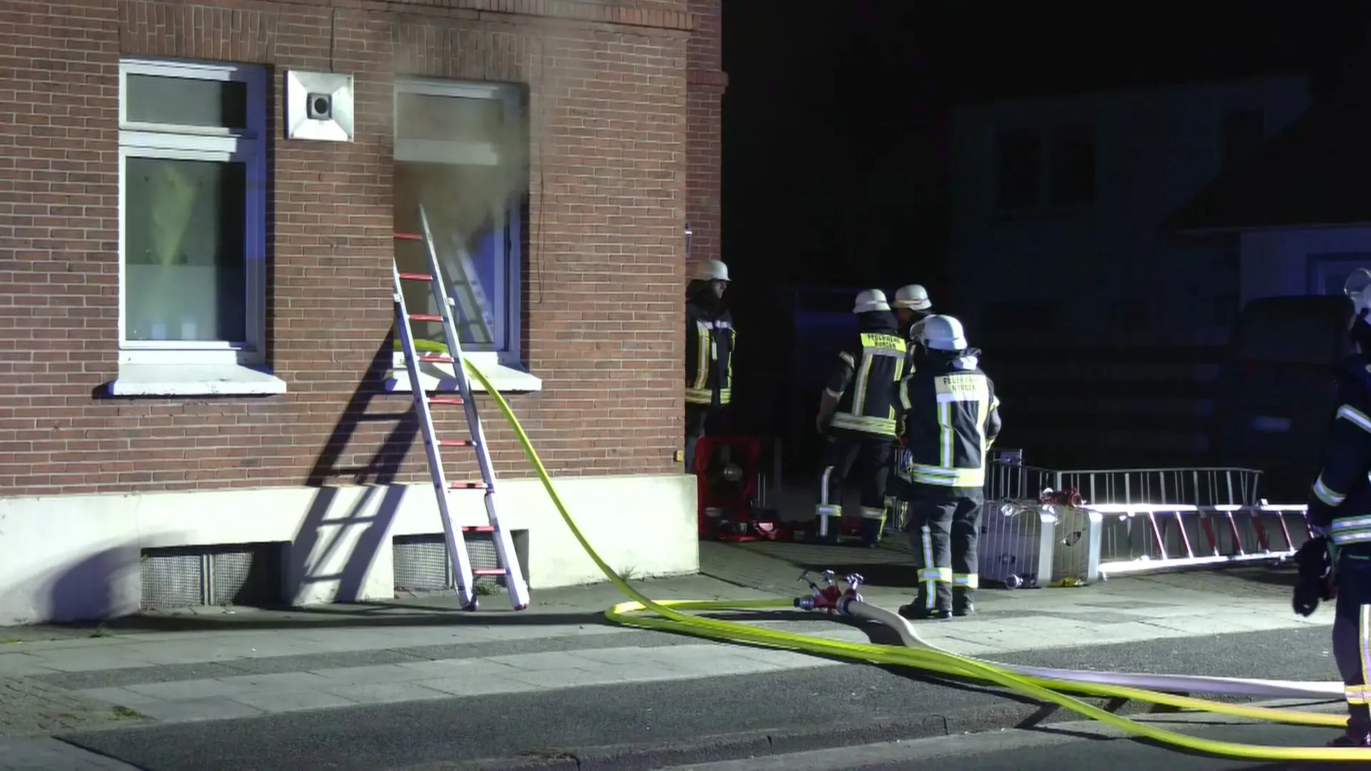 Norden: Nachbar rettet Frau und zwei Kinder vor Wohnungsbrand | ndr.de